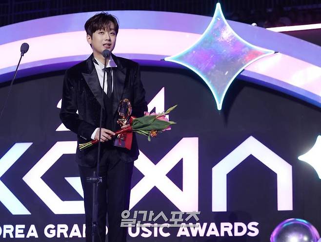 이찬원 디거스 디깅 아티스트 수상 2관왕 황홀하고 감격찬스에 감사” 2024 Kgma