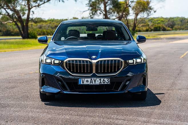 벤츠 너네나 타라 돈 있는 아빠들 Bmw 이 차 타는 이유 뭐길래 오토포크