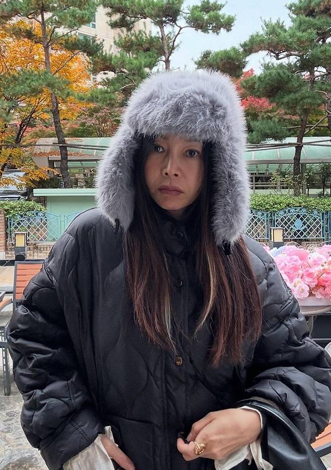 황신혜 드디어 꺼내 썼다 완전무장 퍼 바라클라바에 패딩 겨울 외출룩 패션엔