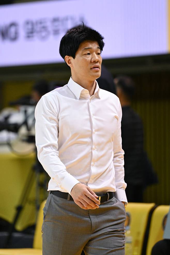 키아나 바라본 하상윤 감독몸 상태는 아직 결정적일 때 하나만 넣어주길