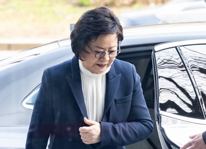 한미 모녀 사모펀드에 지주사 지분 매각 3자→ 4자 연합 구도