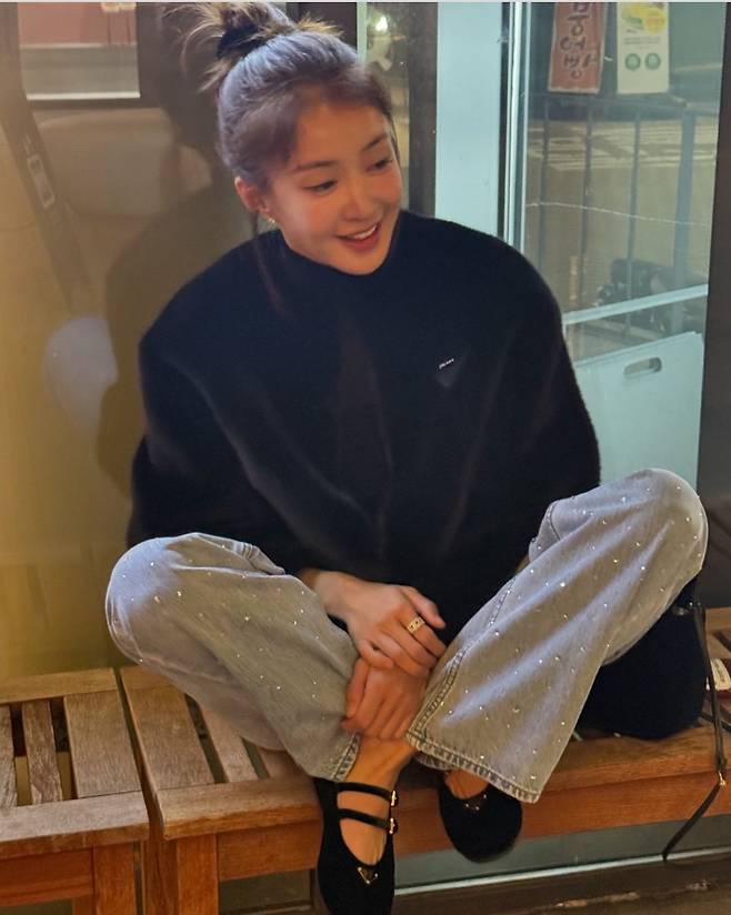 이시영 이 날씨에 크롭에 시스루 한파에도 끄떡없는 블랙 퍼 코트 윈터룩 뷰티는 내운명