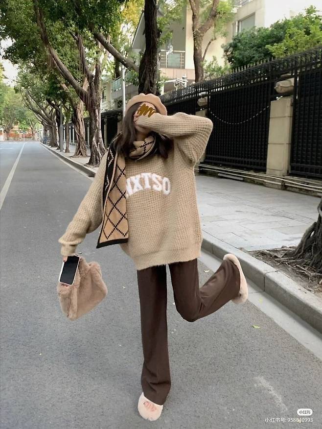 패딩 안에 뭐 입지 니트로 꾸며보는 건 어때 파이베트