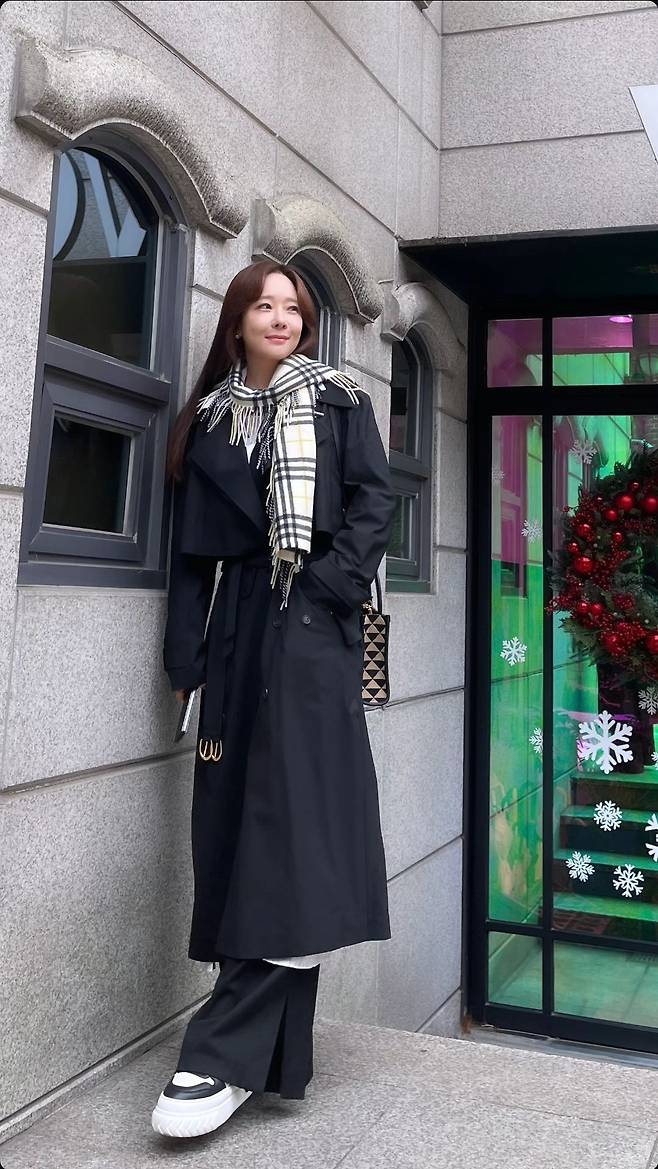 소유진 머플러미니백만 도합 400만원대 버버리and프라다 스타일링 뷰티는 내운명