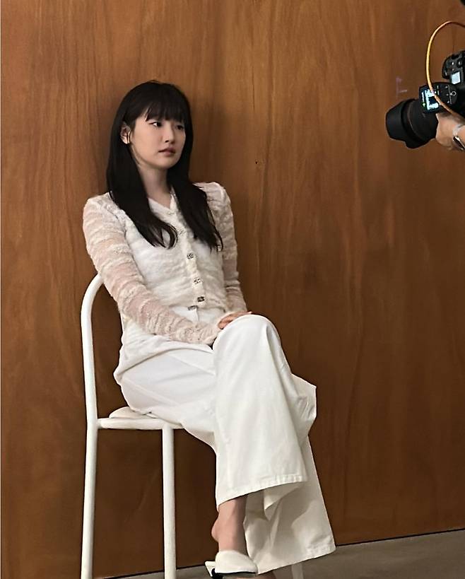 박소담 첫눈을 닮은 겨울 요정 청초한 올화이트 시스루 카디건룩 스타와 패션