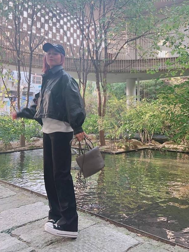 신봉선 11kg 감량 후 힙한 변신 가죽 재킷으로 완성한 스트릿룩 스타와 라이프