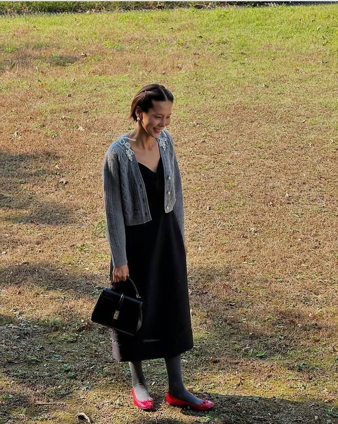 김나영 러블리한 매력 블랙 원피스에 빨간 구두 포인트 스타와 라이프