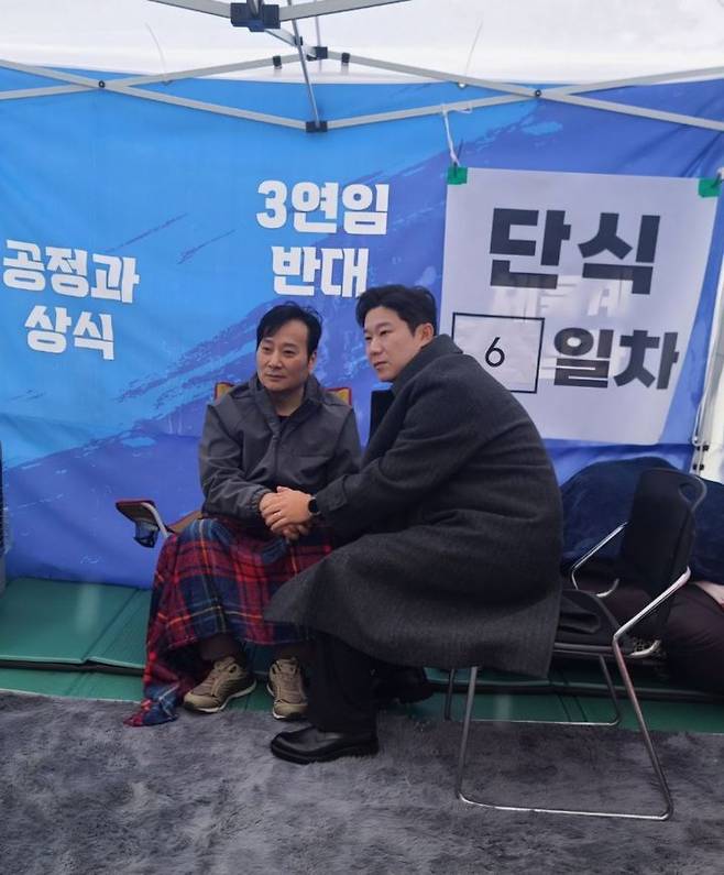 박창범 단식 현장 찾은 진종오 의원 Ioc에 이기흥 체육회장 비위 담은 서한