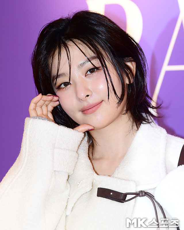 레드벨벳 슬기 달라진 얼굴에 용산이 멈칫 한층 성숙해진 걸크러시 미니스커트룩 스타와 패션