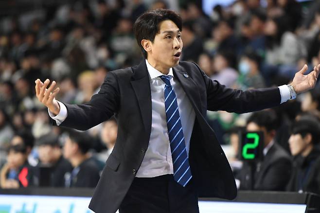 감독 쉽지 않네 패배로 끝난 초보 사령탑 김태술의 데뷔전