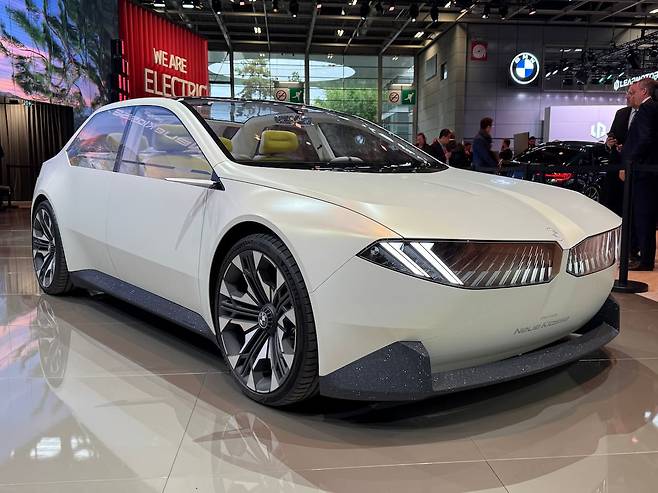 테슬라 모델 3에 도전하기 위해 준비 중인 Bmw 전기 세단 카텍 뉴세이