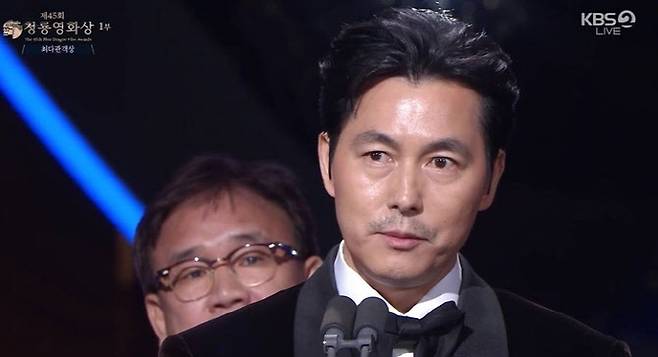 혼외자 논란 속 정우성·이정재 회사 이달 합병절차 시작
