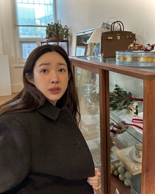 차정원 롤업한 팬츠와 데일리한 롱코트 스타일링 라이프업