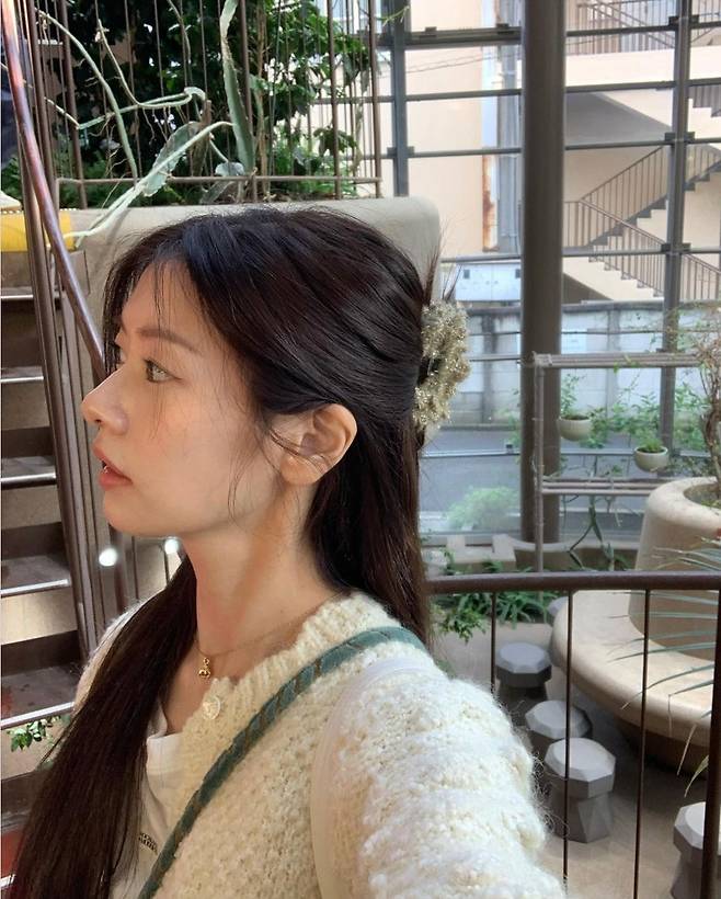 정소민 일본에 뜬 엄친딸 안경 쓰고 소박한 겨울감성 니트 여행룩 스타와 패션