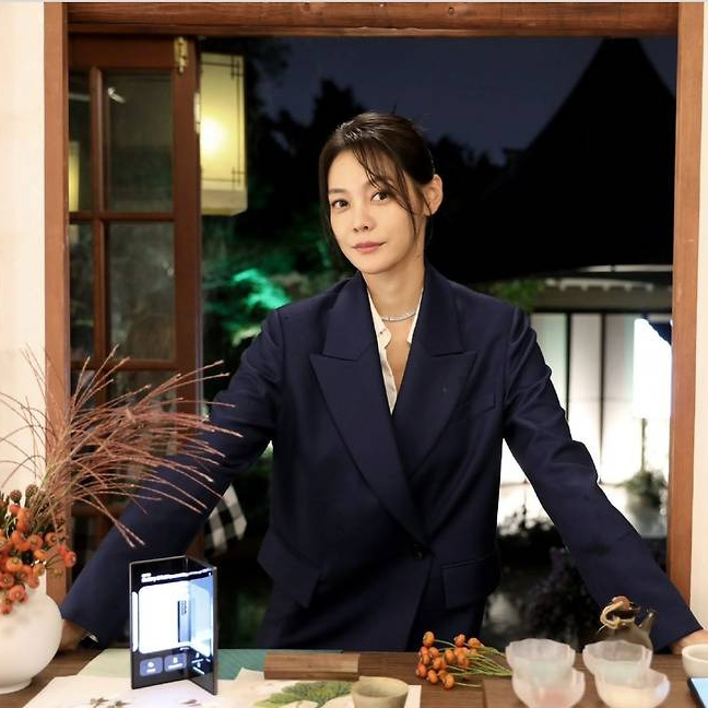 안현모 고급스러움 가득 네이비 슈트로 완성한 세련된 룩 스타와 라이프