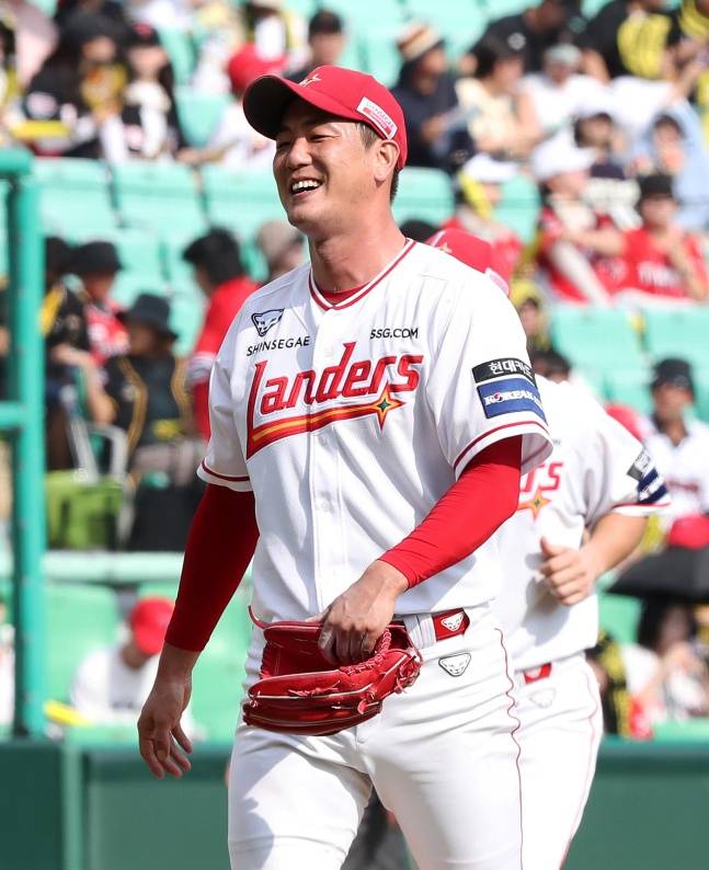 구단 최초 선발 투수 캡틴 탄생 김광현 2025시즌 Ssg 주장 맡는다