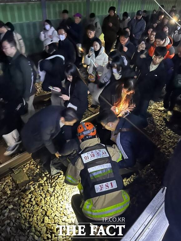 경의중앙선 1시간40분 멈춰 퇴근길 공포6명 병원행