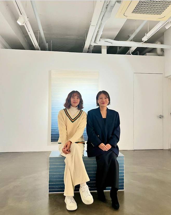 조윤희 조각 같은 미모 우아한 분위기 자랑한 브이넥 니트 와이드 팬츠룩 뷰티는 내운명