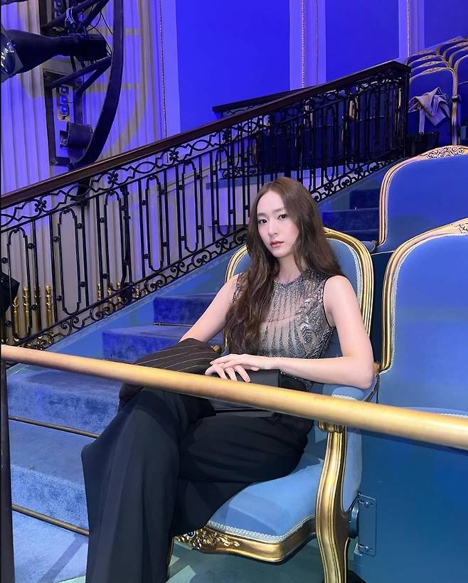크리스탈 상하이 홀린 눈부신 시스루 우아한 자태 뽐낸 와이드 팬츠룩 뷰티는 내운명