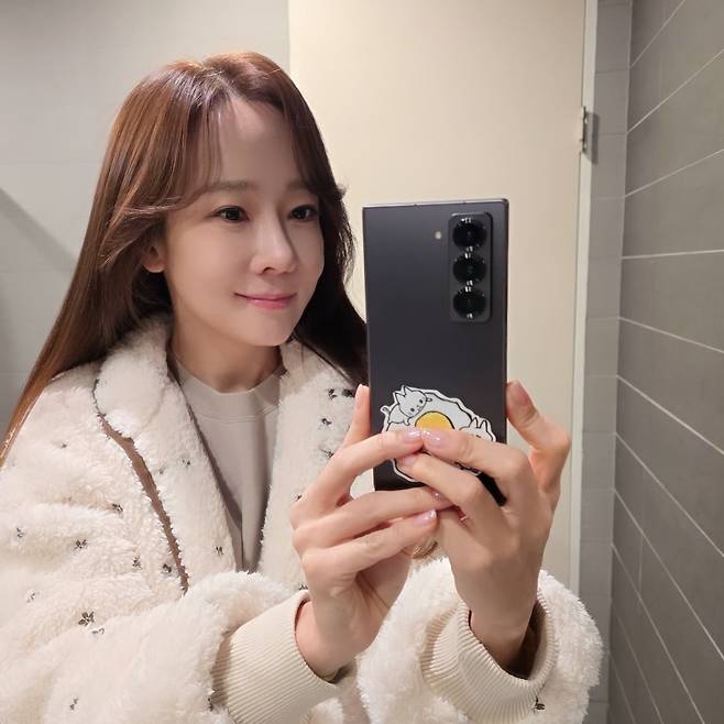 소유진 43살 맞아 핑크빛 맨투맨입고 러블리 뿜뿜 스타픽