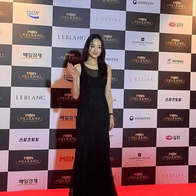 손연재 애엄마 맞아 블랙 드레스입고 여신같은 자태 스타픽