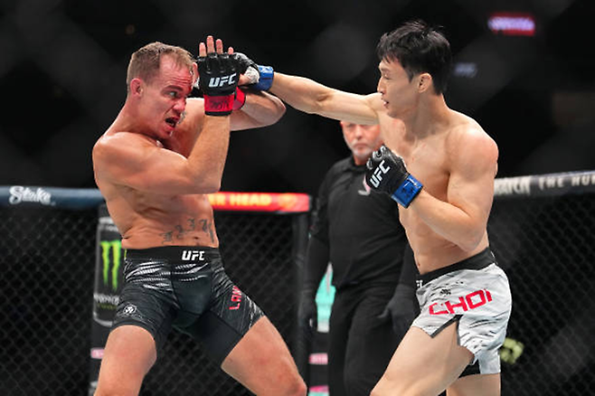 ‘슈퍼보이 최두호 언더독 극복하고 랜드웨어에 승리 Ufc310