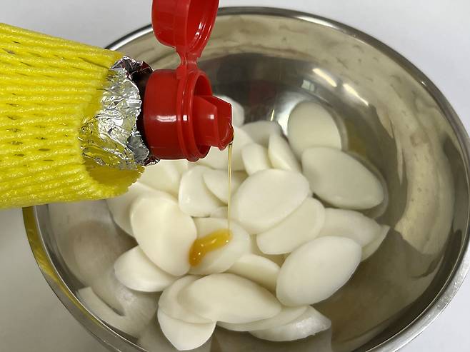 떡국떡에 이것을 넣으세요 얼려도 절대 붙지 않습니다 텐바디