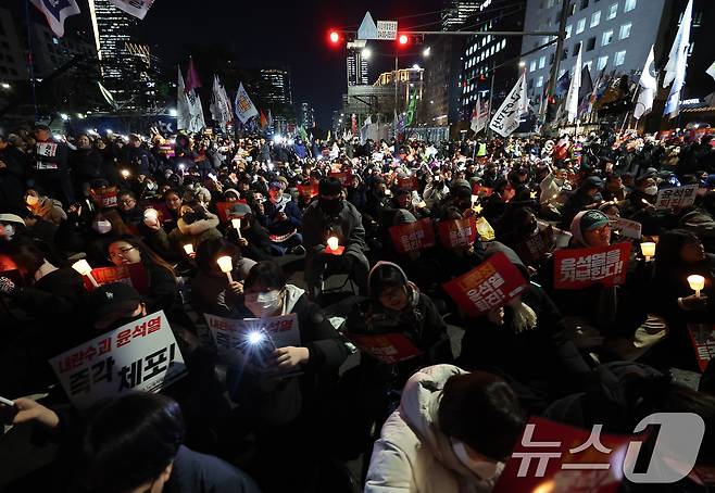 K관광 난리였는데 탄핵정국에 여행기피국 신세朴땐 23 급감