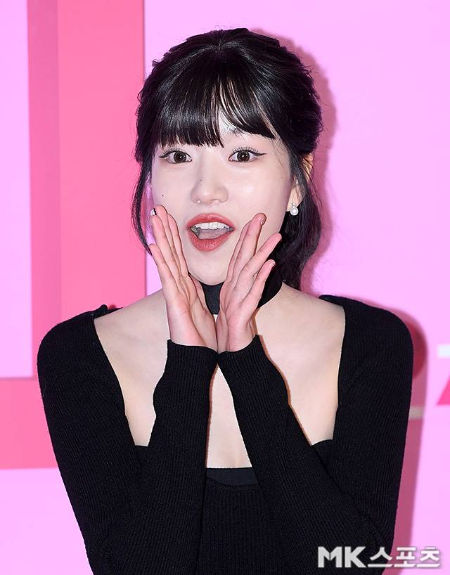 조유리 오겜2로 향하는 레드 슈즈 우아한 글리터 시폰 롱스커트룩 뷰티는 내운명