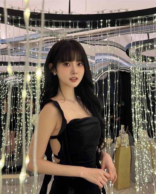 박남정 딸 시은 너무 짧아 아빠한테 혼나겠어 로맨틱한 백리스 벨벳 미니원피스룩 뷰티는 내운명