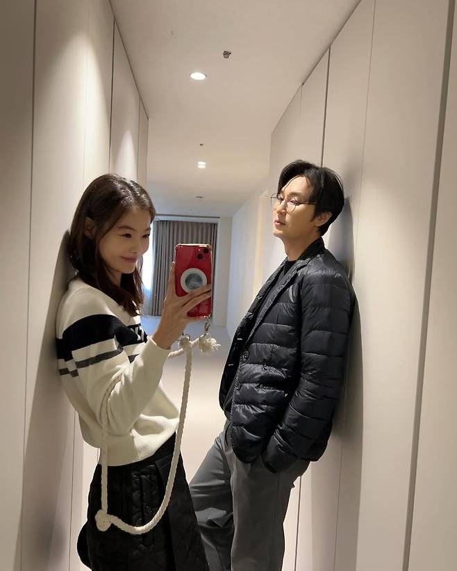윤소이 비니를 써도 작은 얼굴은 반칙 ♥남편과 즐거운 주말 데일리룩 뷰티는 내운명