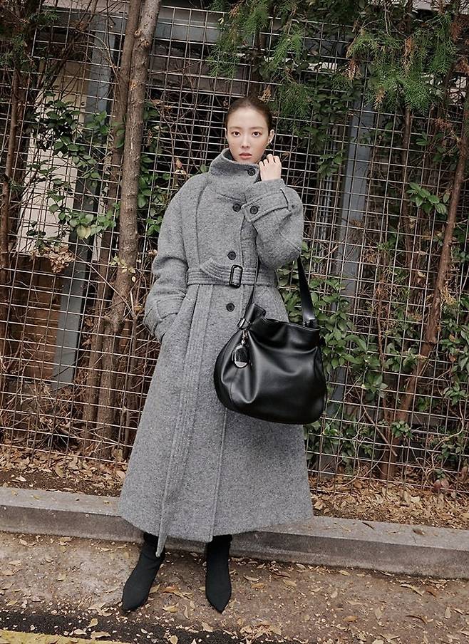 이세영 겨울 드뮤어룩의 진수 뭘 입어도 핫한 모델 핏 클래식 드뮤어룩 패션엔