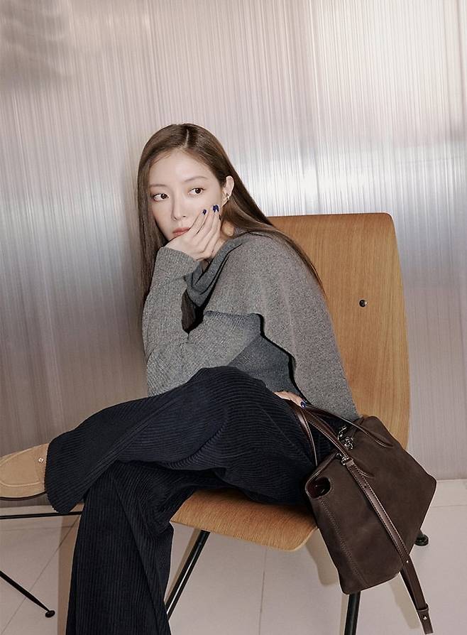 이세영 겨울 드뮤어룩의 진수 뭘 입어도 핫한 모델 핏 클래식 드뮤어룩 패션엔