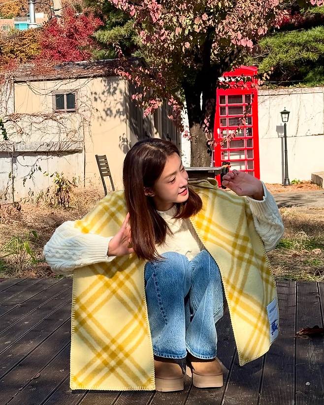 이시영 100만원대 후드 머플러 하고 카페 나들이 라이프 뉴세이