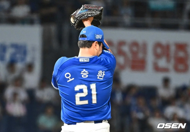 Po 엔트리 제외→보상선수 논란까지최악의 시련 겪은 영구결번 1순위 은퇴 기로서 명예 회복 성공할까