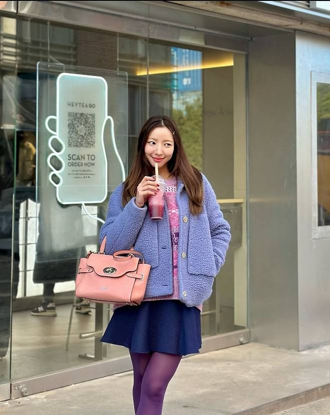 김서영 아나 고구마가 생각나는 계절 보라색 타이즈 신고 독특한 데일리룩 뷰티는 내운명