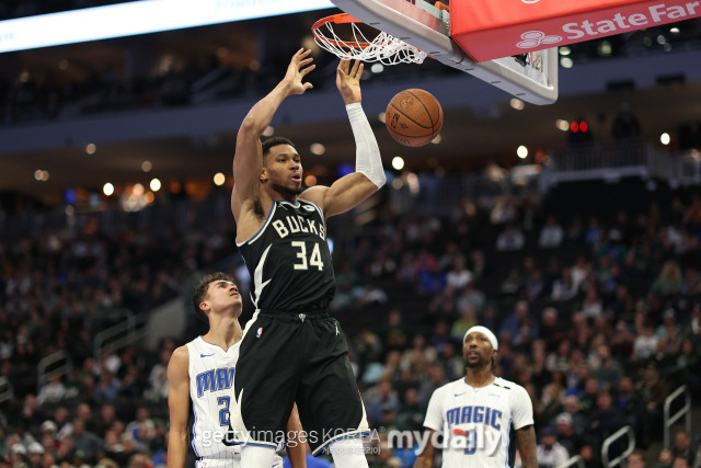 그리스 괴인 大폭발 1번 시드 밀워키 올랜도 꺾고 Nba 컵대회 4강 선착아테토쿤보 37득점·릴라드 28득점
