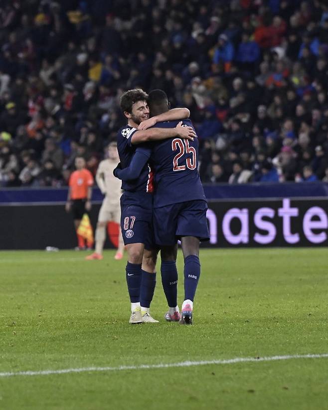 ‘이강인 챔스 두 번째 풀타임→쐐기골 기점 펄펄 Psg 잘츠부르크 3 0 완파4경기 만에 승리 ‘탈락 위기 탈출 Ucl