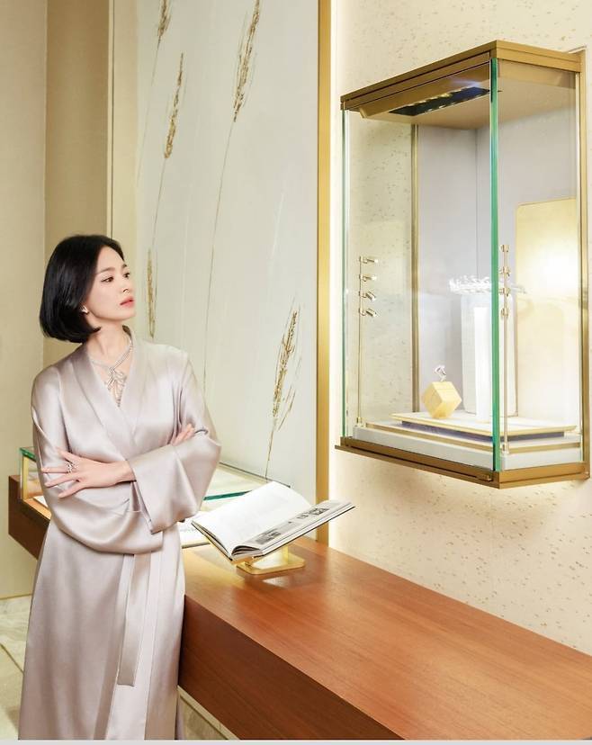 송혜교 집에서 입는 홈웨어 송혜교의 실크 가운 스타일링 스타와 패션