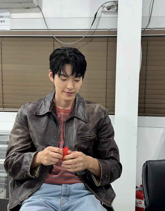 137억에 Bts가 사옥으로 사용했던 하이브 건물 매입한 배우 커플 해피라이프