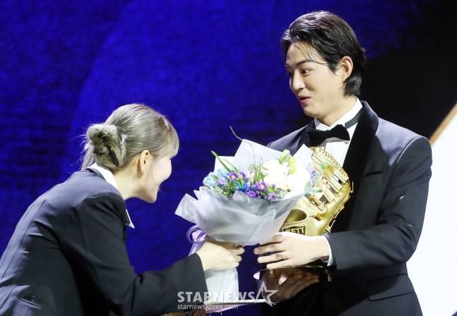 와 '단 6표차' 충격 KBO 타격왕 골든글러브 수상 좌절, 너무나 아까웠다 [2024 GG]