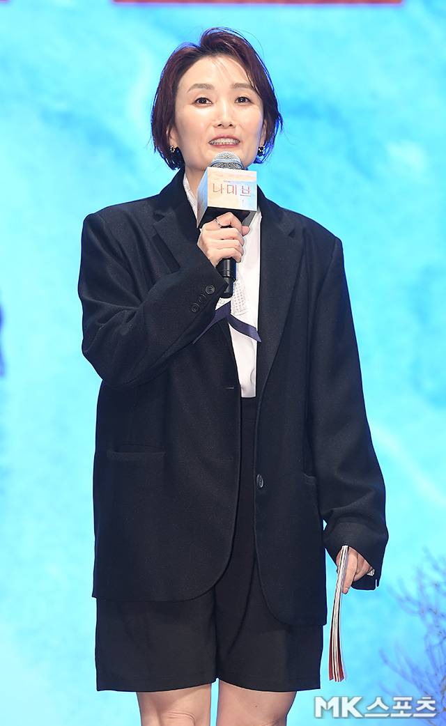 박경림 오늘은 학예회 컨셉 쇼츠에 롱부츠로 어려보이는 오버핏 재킷룩 뷰티는 내운명