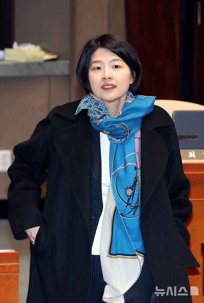파란 머플러 두른 한지아