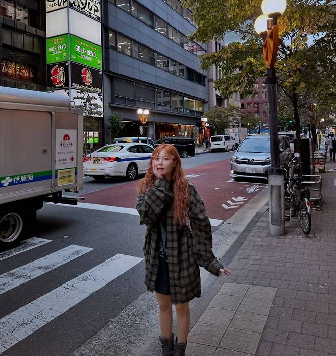 현아 결혼 후 더 러블리해진 미모 오버핏 체크 셔츠 스타일링 스타와 라이프