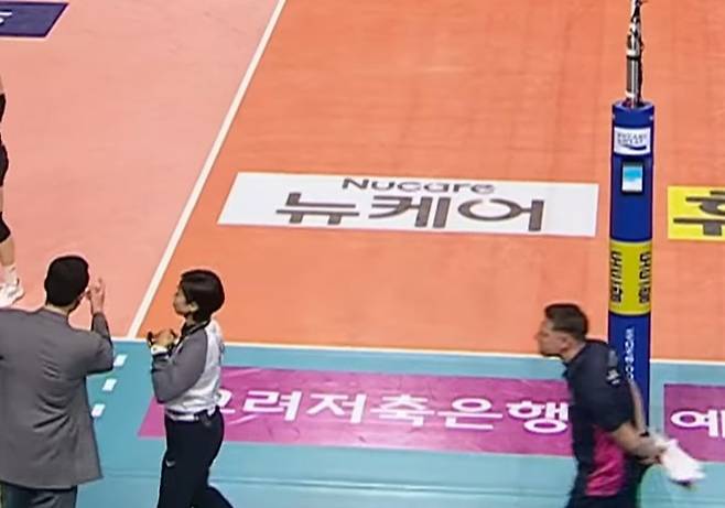 투트쿠 왼쪽 무릎 부상 어쩌나흥국 코치 논란은 연맹서 논의 예정 종합