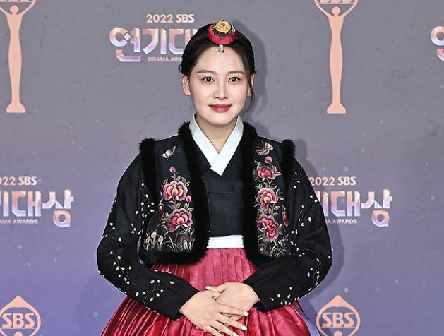 열애설없이깜짝 결혼 발표해 모두 놀라게 한 유명 여가수 어썸클
