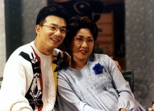 별거 중 잉꼬부부인 척 방송 힘들었다” 결혼 21년 만에 극비 이혼한 배우 커플 스포엔 뉴세이