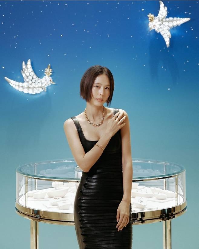 김나영 눈부신 시선올킬 티파니앤코 홀린 고급스러운 슬림 레더 드레스룩 뷰티는 내운명
