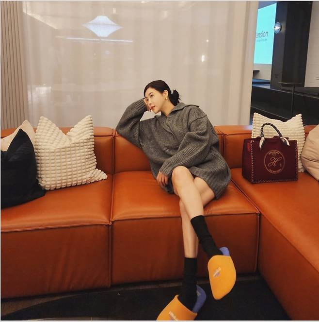 솔비 18kg 빼더니 헐렁한 하의실종 163cm 더 커보이는 여리여리 니트 원피스룩 뷰티는 내운명