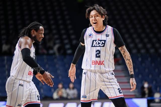 밀러? 티맥? ‘허웅 타임’ 4Q 미친 활약! 최준용·버튼 펄펄 난 KCC, 메랄코에 대역전승…EASL 마수걸이 승리